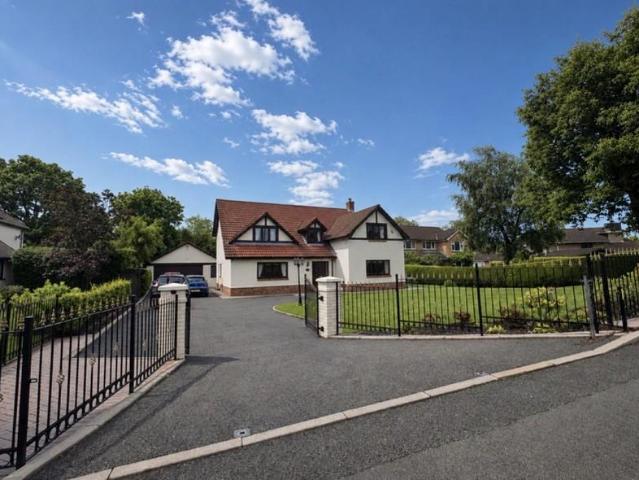 5 bedroom detached house for sale