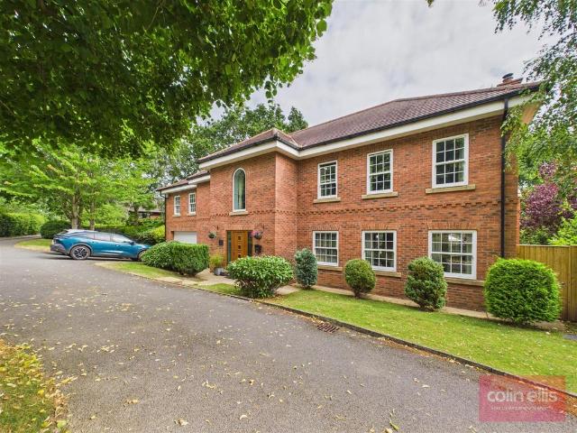 5 bedroom detached house for sale