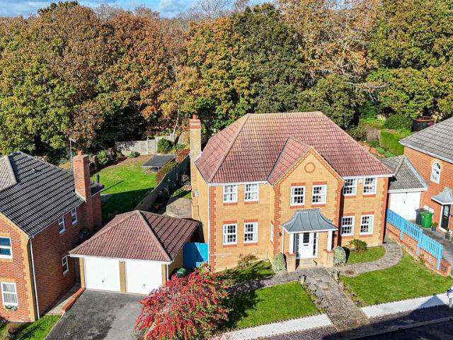 5 bedroom detached house for sale