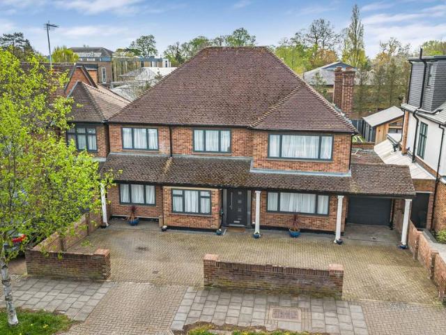 5 bedroom detached house for sale