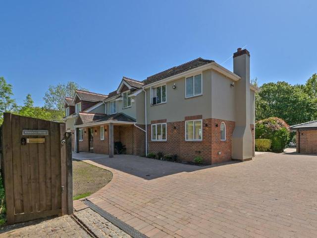 5 bedroom detached house for sale