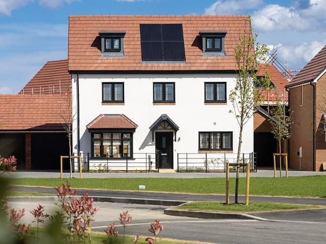 5 bedroom detached house for sale