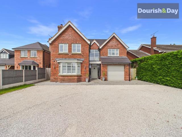 5 bedroom detached house for sale
