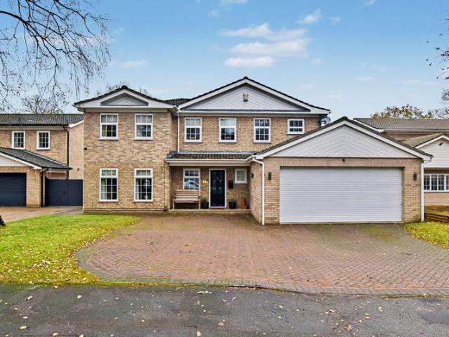 5 bedroom detached house for sale