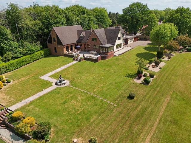 5 bedroom detached house for sale