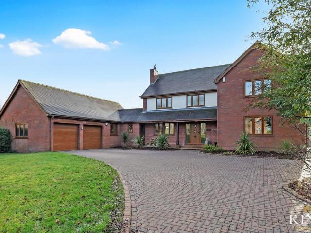 5 bedroom detached house for sale
