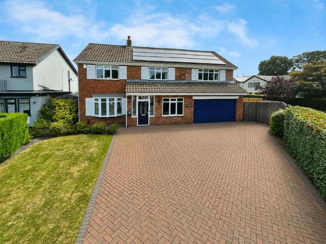 5 bedroom detached house for sale
