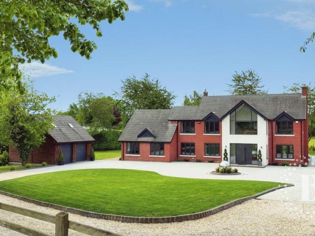 5 bedroom detached house for sale