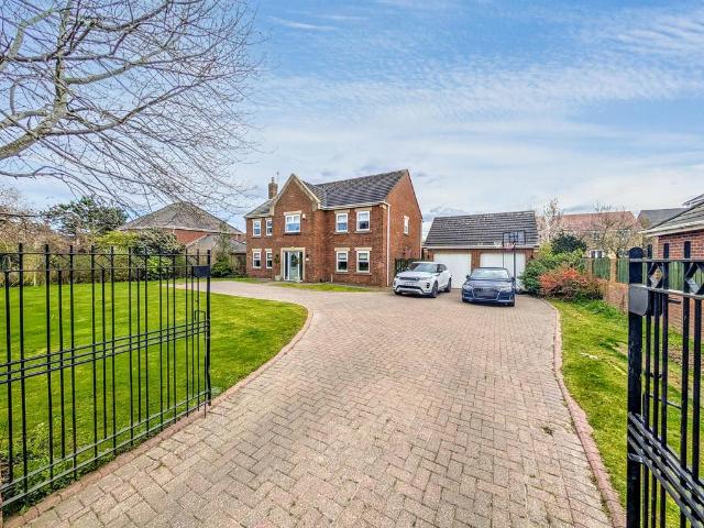 5 bedroom detached house for sale
