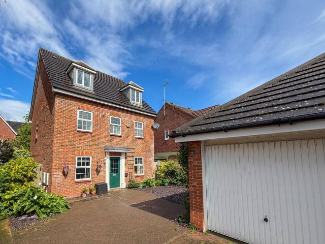 5 bedroom detached house for sale