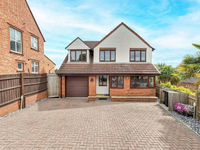 5 bedroom detached house for sale