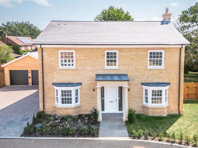 5 bedroom detached house for sale