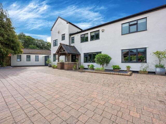 5 bedroom detached house for sale