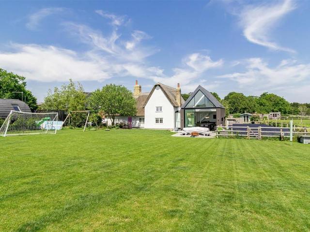 5 bedroom detached house for sale