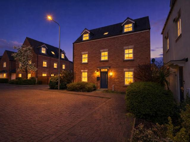 5 bedroom detached house for sale