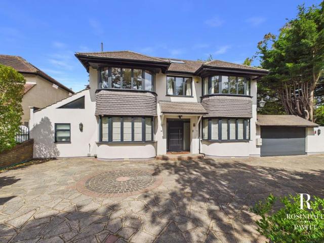 5 bedroom detached house for sale