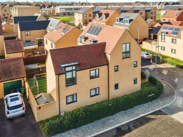 5 bedroom detached house for sale