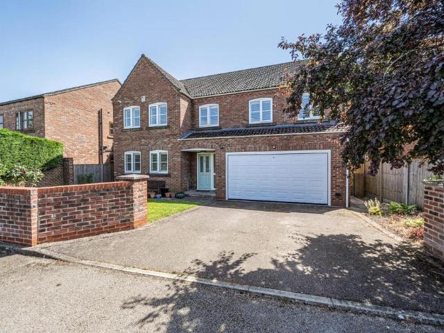 5 bedroom detached house for sale