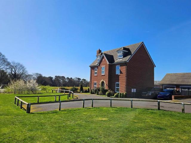 5 bedroom detached house for sale