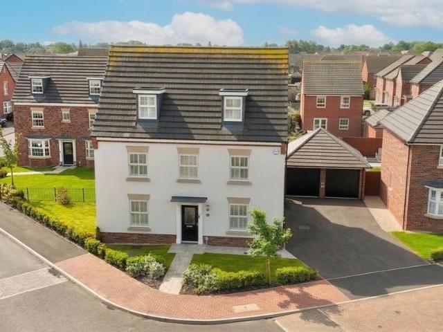 5 bedroom detached house for sale