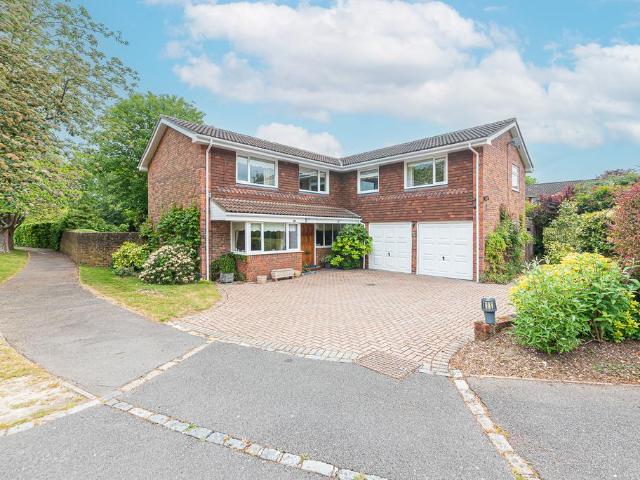 5 bedroom detached house for sale