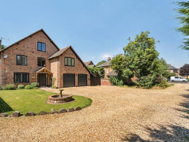 5 bedroom detached house for sale