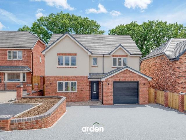 5 bedroom detached house for sale