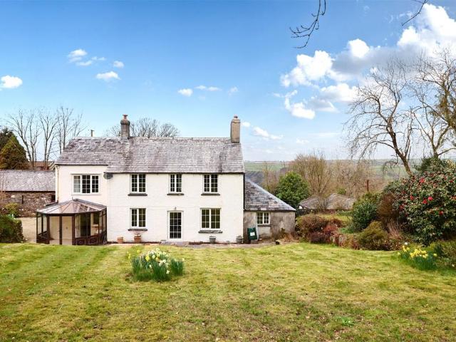 8 bedroom farm house for sale
