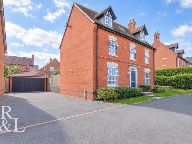 5 bedroom detached house for sale
