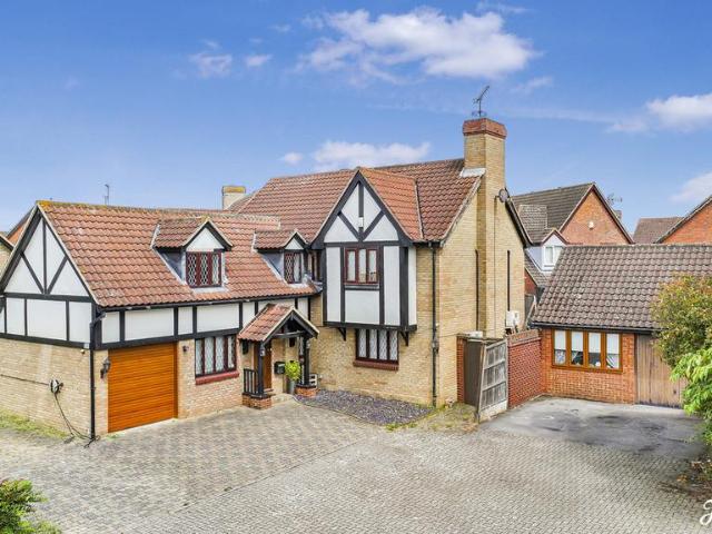 5 bedroom detached house for sale