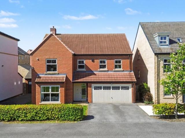 5 bedroom detached house for sale