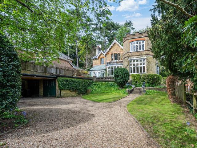 5 bedroom detached house for sale