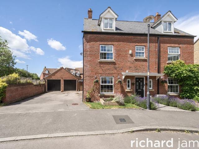 5 bedroom detached house for sale