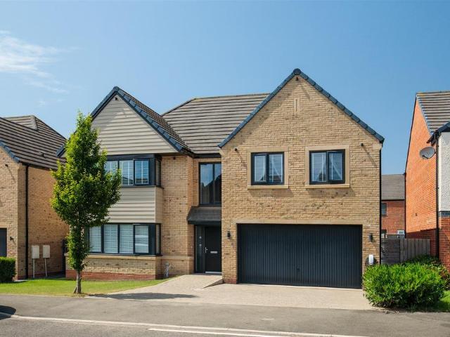 5 bedroom detached house for sale