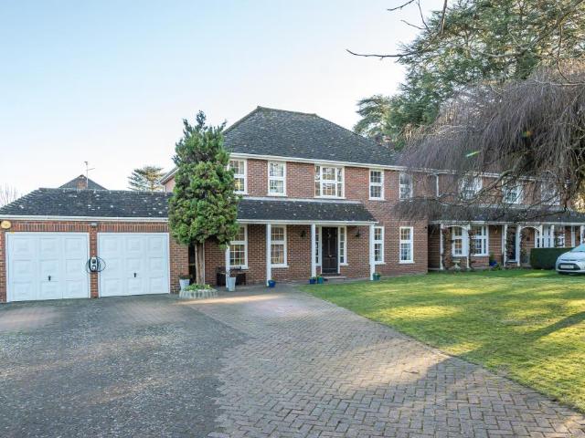 5 bedroom detached house for sale