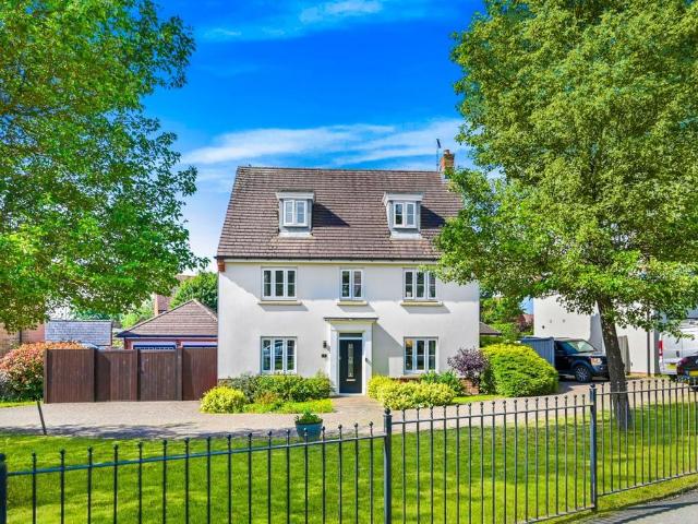 5 bedroom detached house for sale