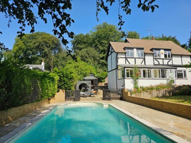 5 bedroom detached house for sale