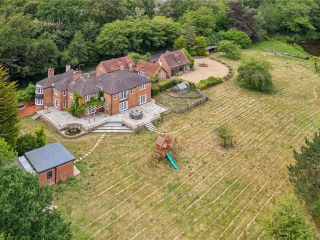 5 bedroom detached house for sale