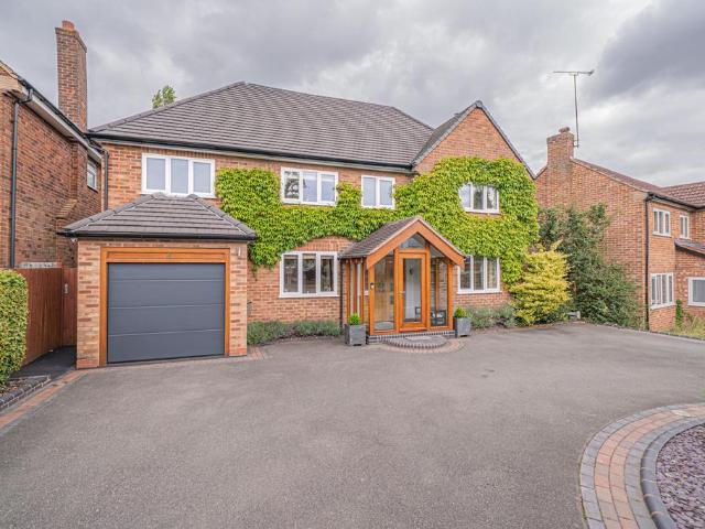5 bedroom detached house for sale