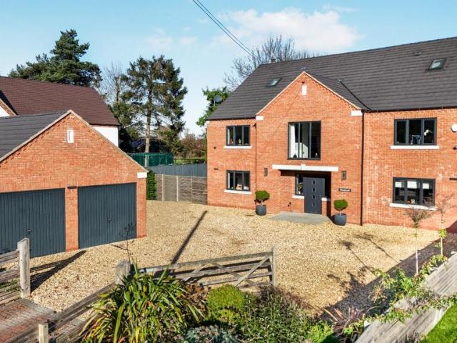 5 bedroom detached house for sale