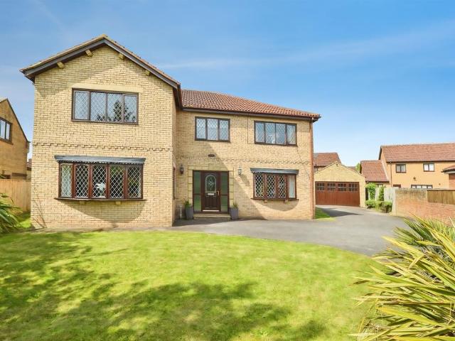 5 bedroom detached house for sale