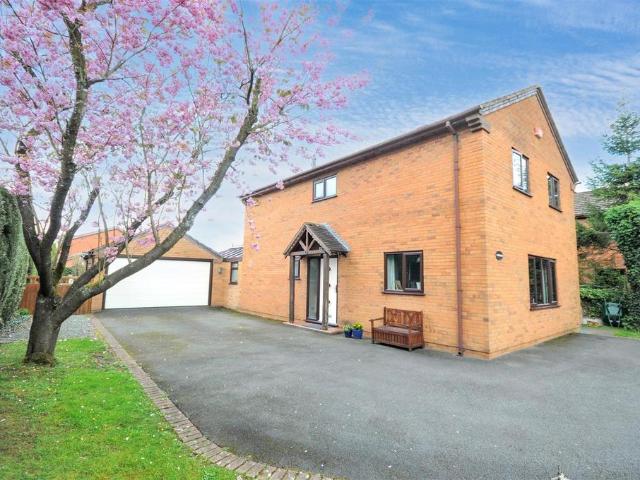 5 bedroom detached house for sale