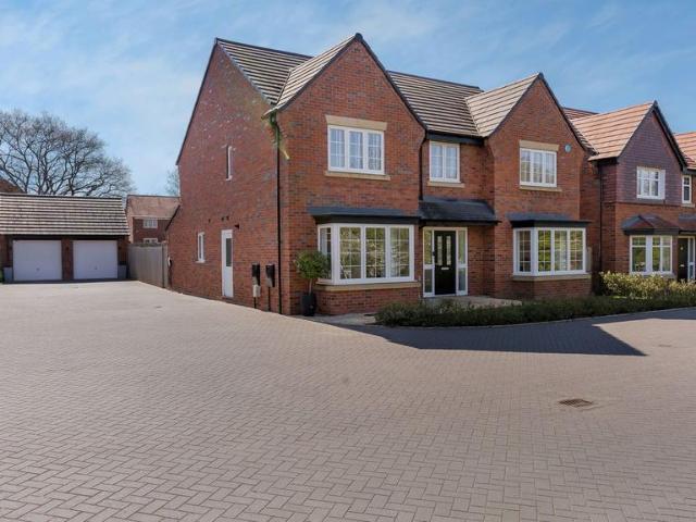 5 bedroom detached house for sale