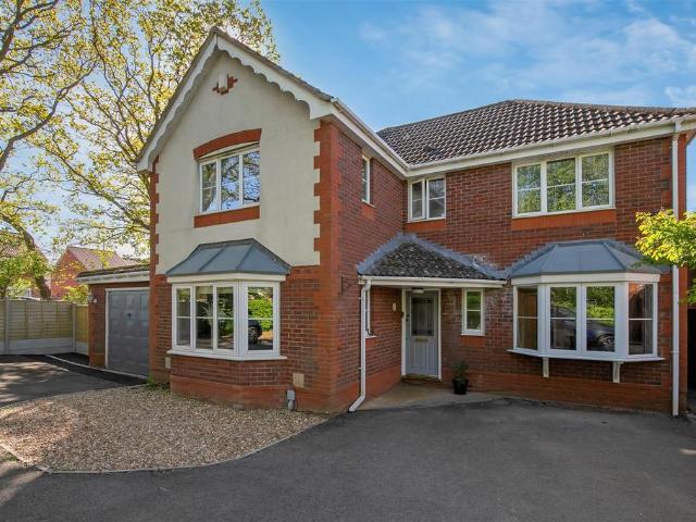 5 bedroom detached house for sale