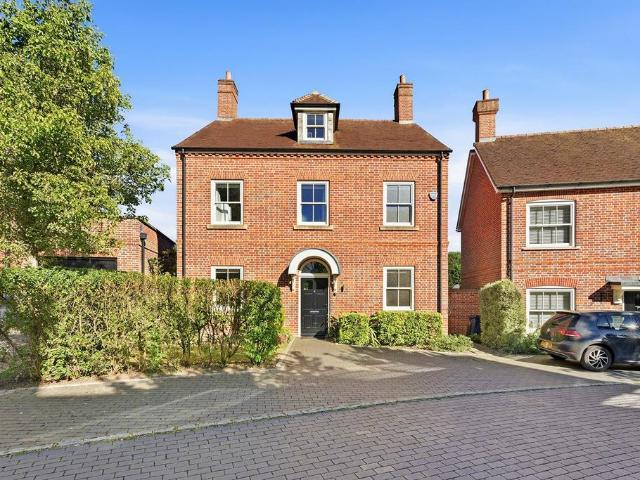 5 bedroom detached house for sale