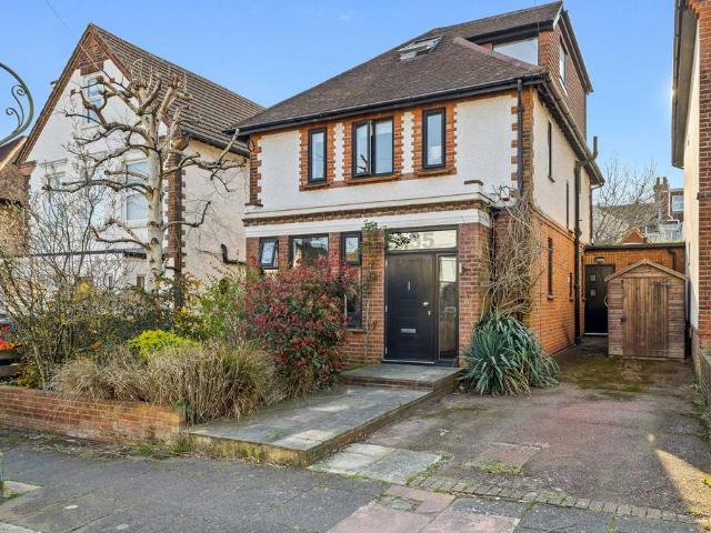 5 bedroom detached house for sale
