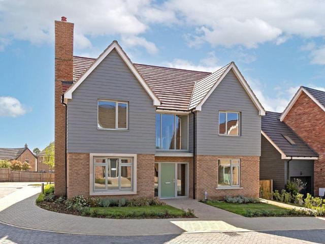 5 bedroom detached house for sale