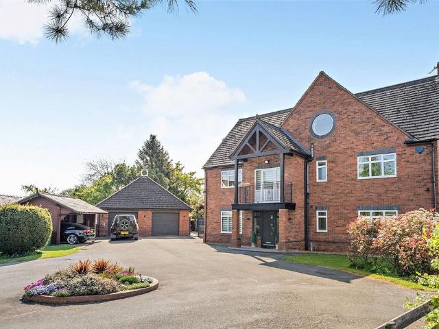 5 bedroom detached house for sale