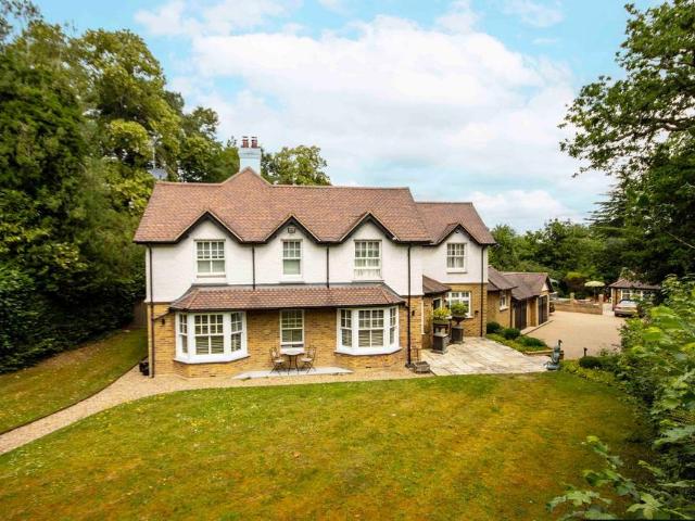 5 bedroom detached house for sale