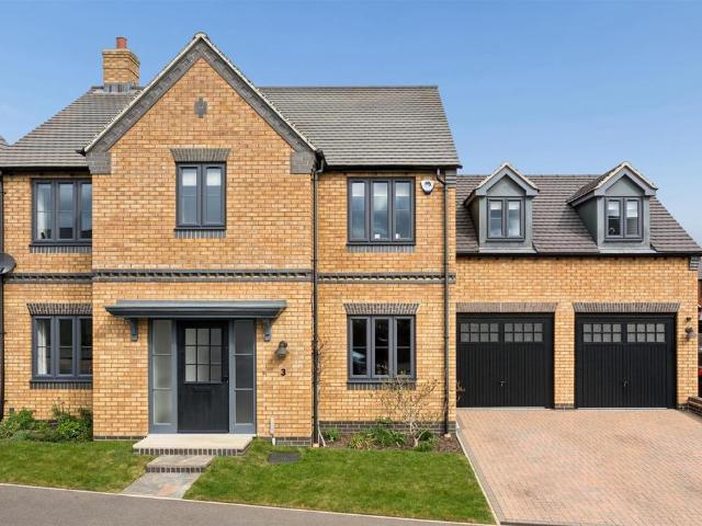 5 bedroom detached house for sale